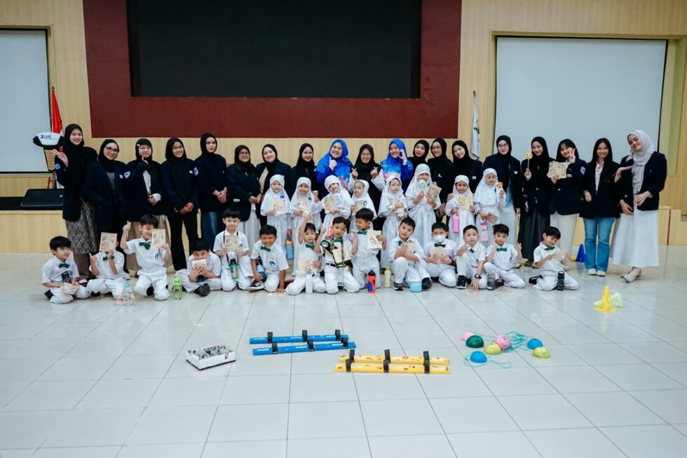 Dari Bentengan sampai Smart Board: Gelar Karya Edu-Kreatif PG PAUD UAI ...